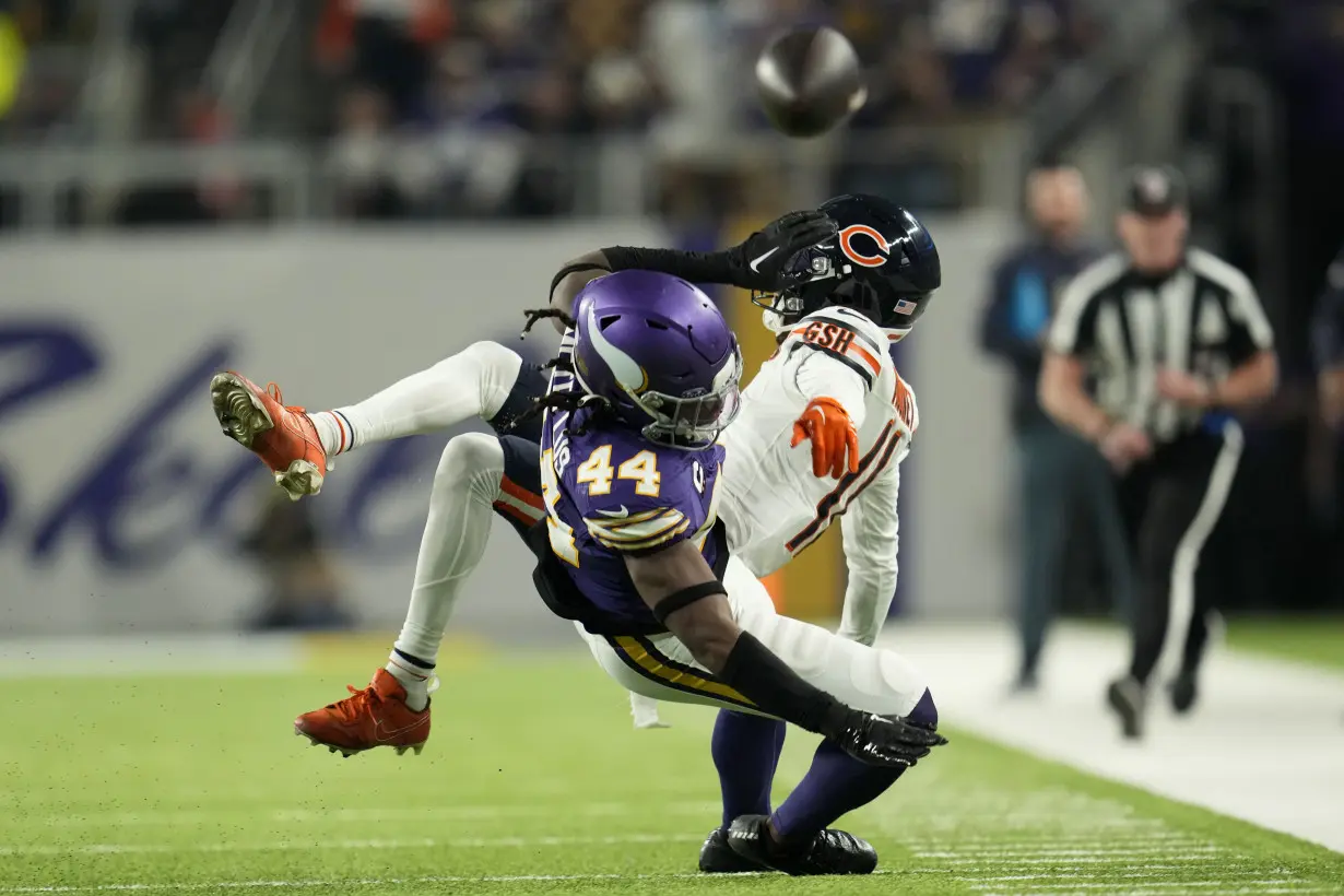 Bears Outlast Vikings 12-10 On 4th Field Goal By Santos After 4 ...