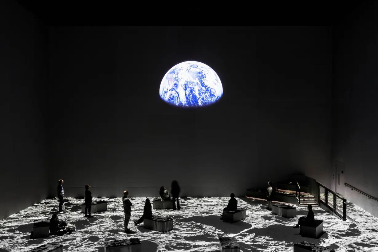 Tom Hanks Draws On His Love Of Space For Immersive Documentary 'The Moonwalkers' - The Los ...