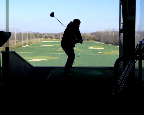 LA Post: Consumers sentiment rose slightly last month as growth ...