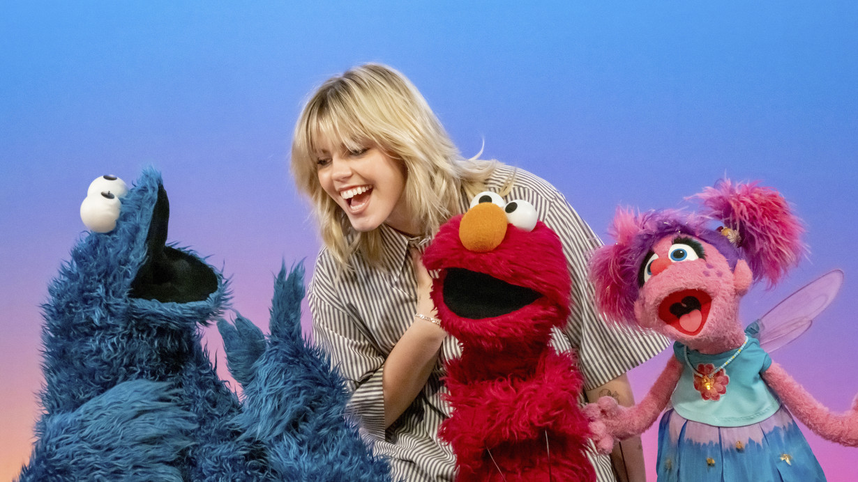 LA Post: Elmo tells all: 'Sesame Street' 55th season features SZA ...